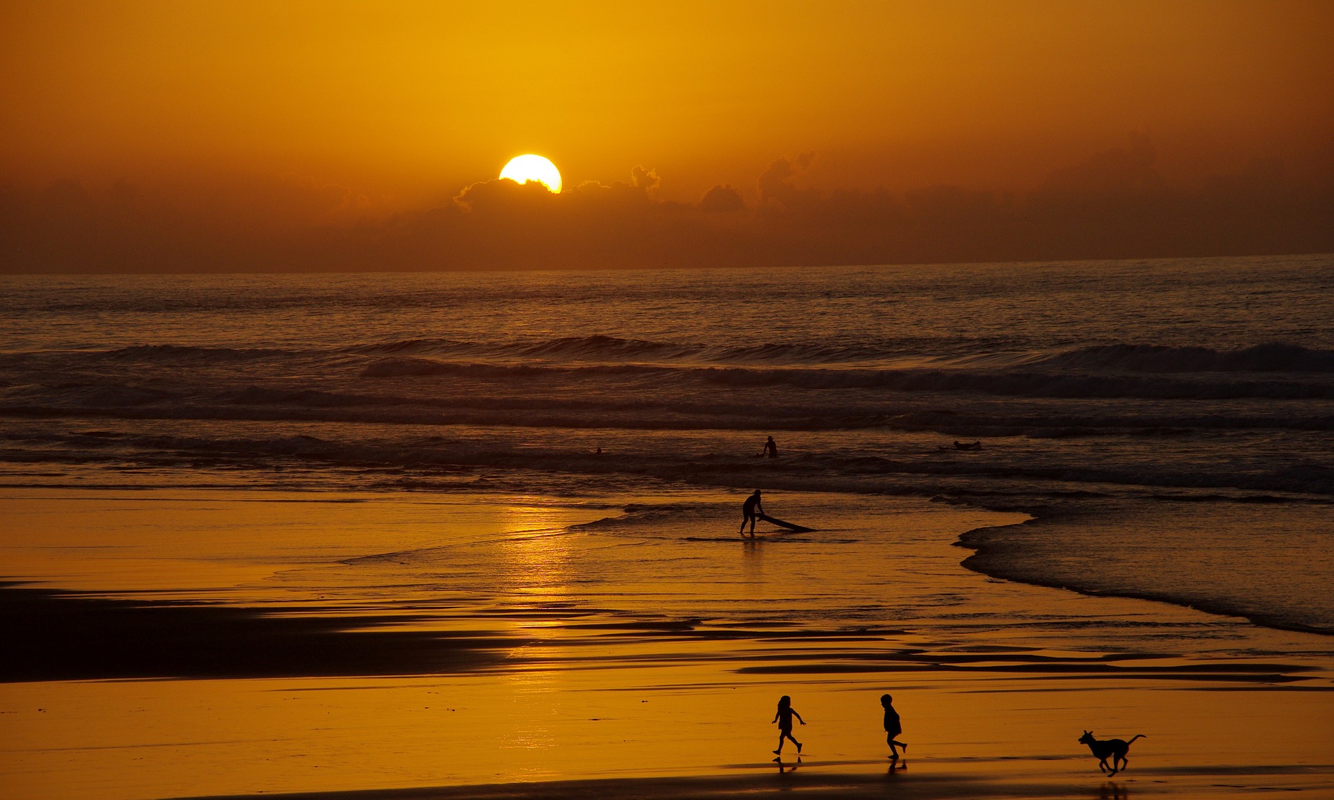 % 10 Best Surf Spots in the World